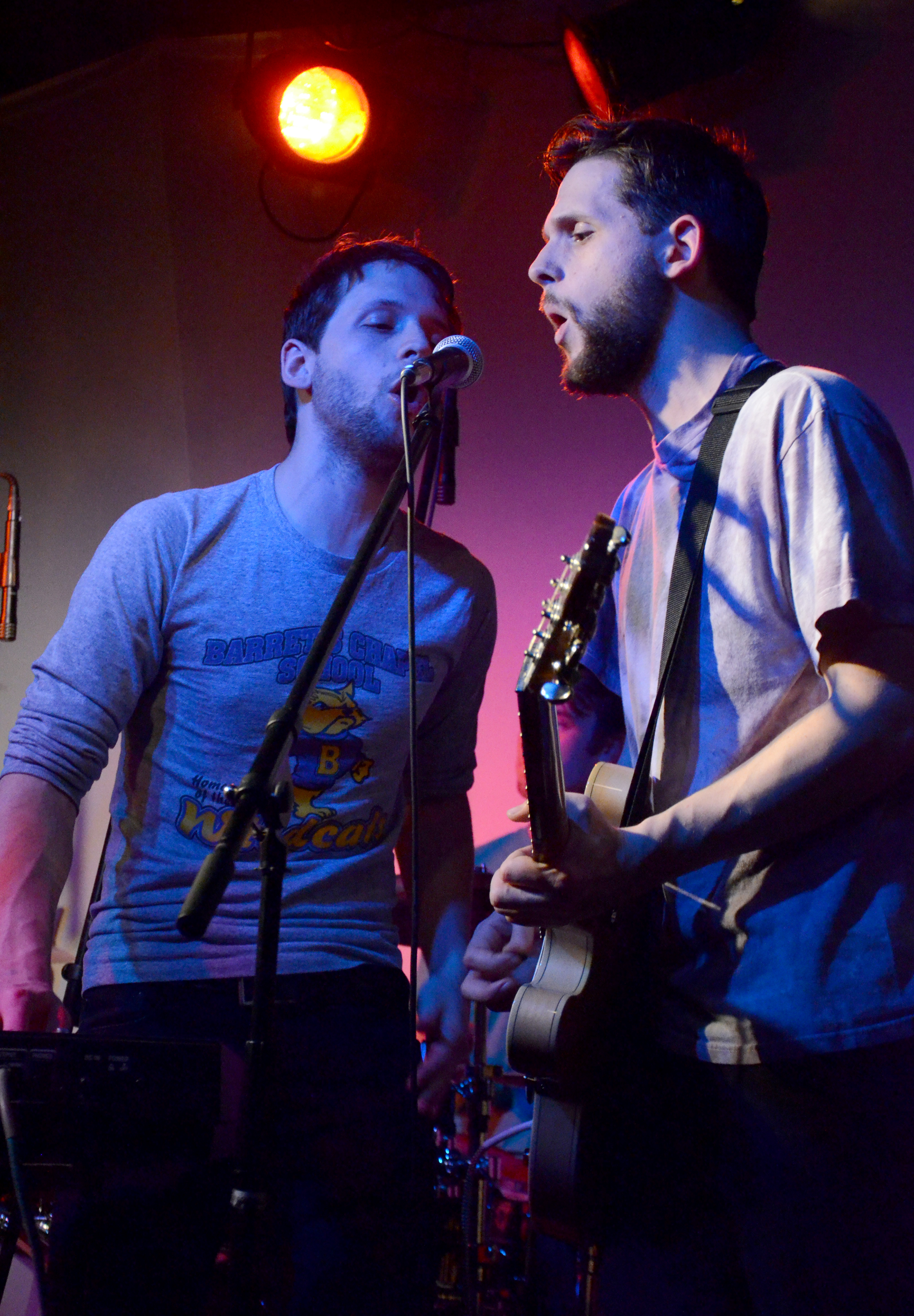 Barefoots Joe Concert: Flying Colours and Wolvski Photo Album | The ...